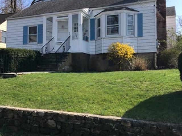 1 Room available. 2 blocks to Tarrytown Train Stat