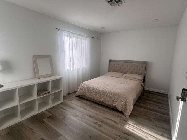1 room for rent
