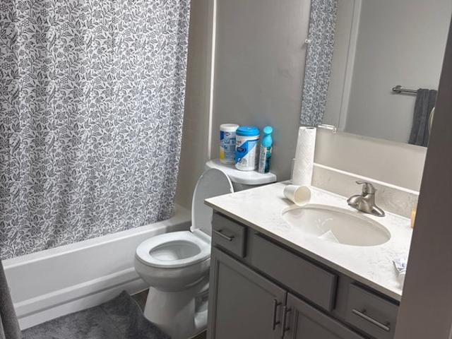 1 room for rent