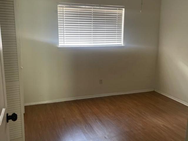1 room for rent