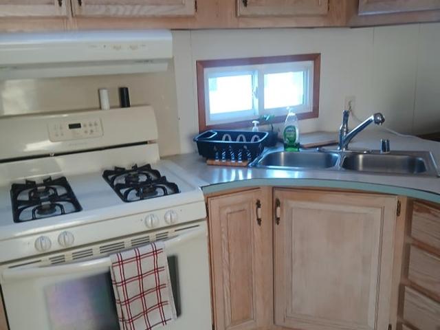 1 Room for rent 700 a month plus deposit