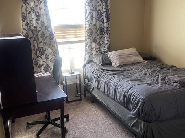 1 room for rent in great area near Durango Casino