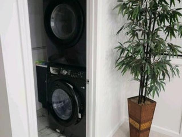 1 ROOM FOR RENT WITH SHARED BATHROOM