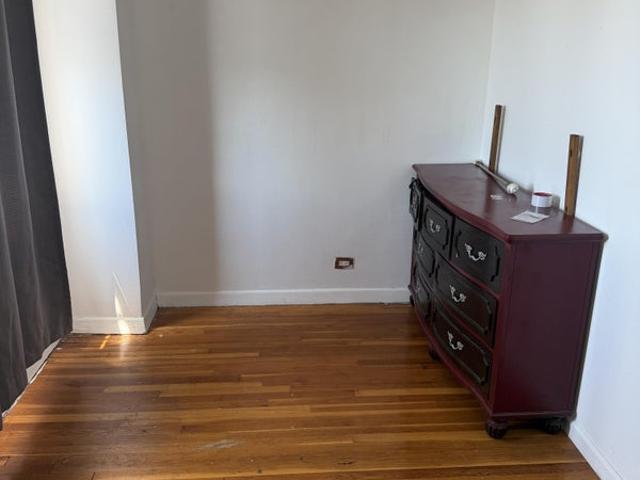 1 room for $700 a month near train station