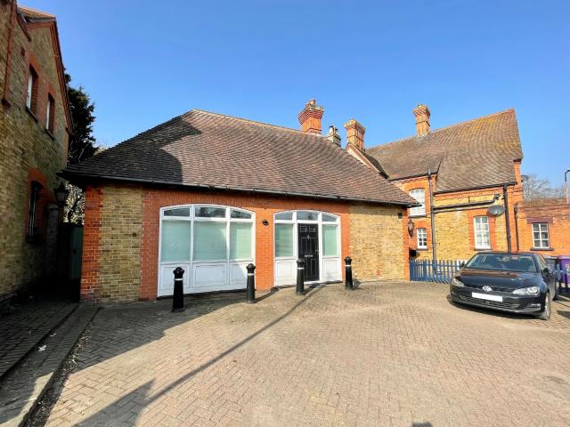 1 room house to let in Priory Lane, Royston, SG8
