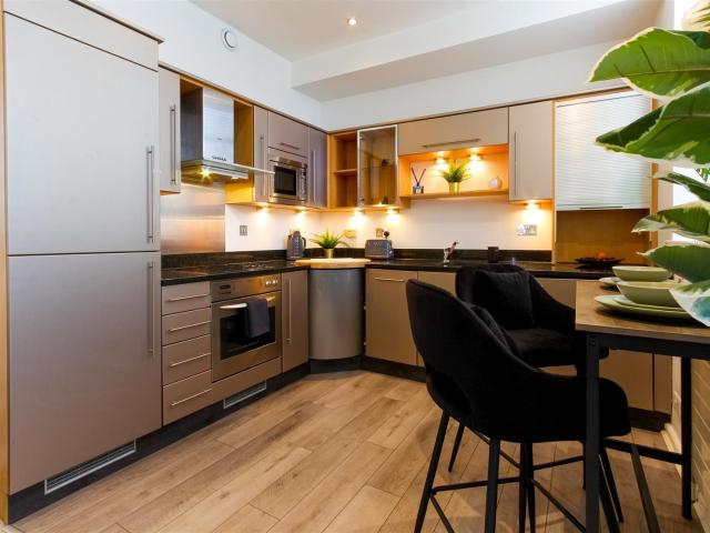 1 room house to let