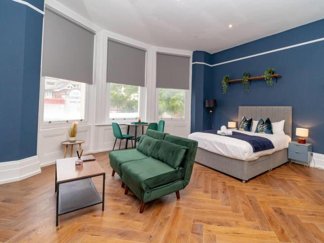 1 room house to let