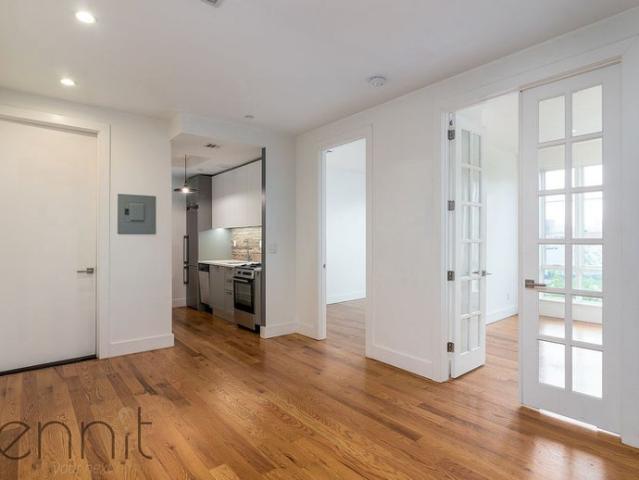 1 room in 2 BR Gym/Balcony/Rooftop
