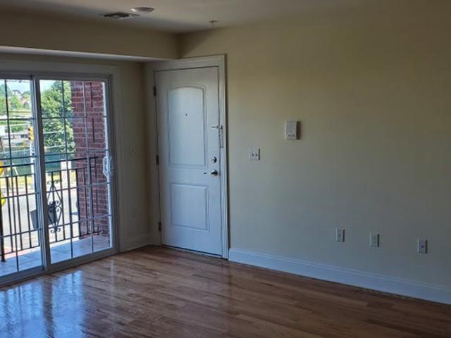 1 room in a 3 bedroom apartment