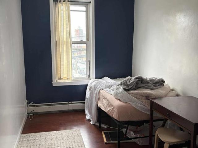 1 Room in LIC/Astoria 4br Female – Aug 1st