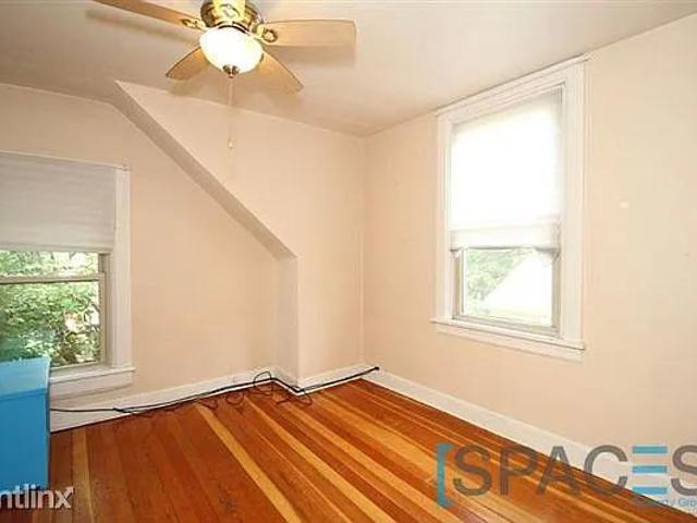 1 Room in Roscoe Village