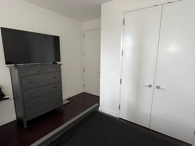 1 room on Wall Street available