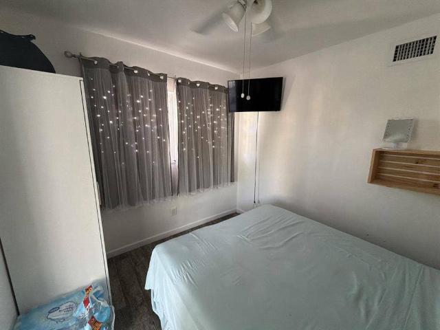 1 room share bath
