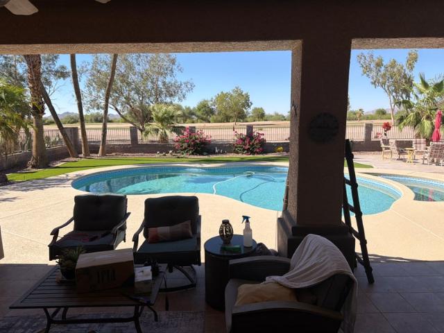 1 room with 2 beds available