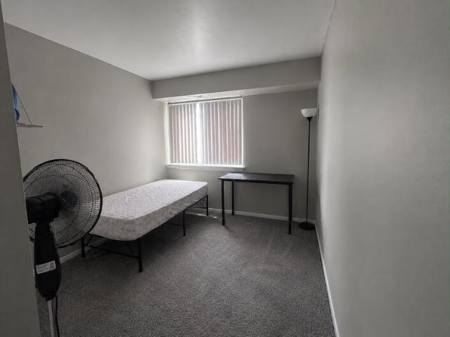 1 room with a private bathroom in a 2bed 2bath