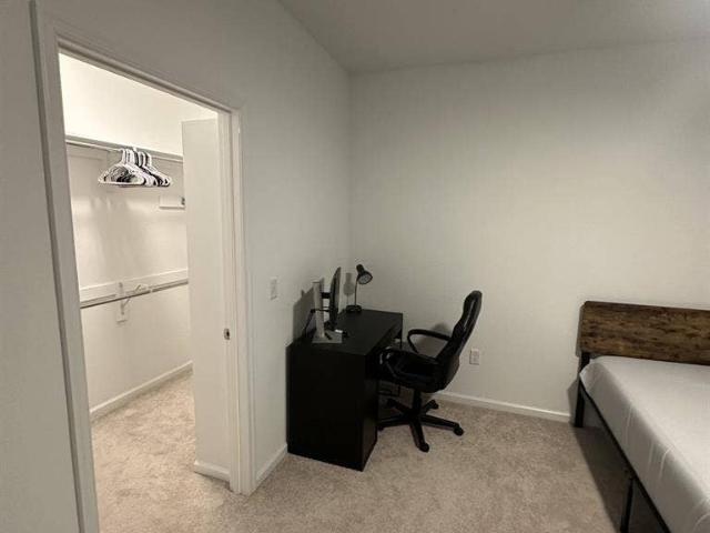 1 room with own private bathroom