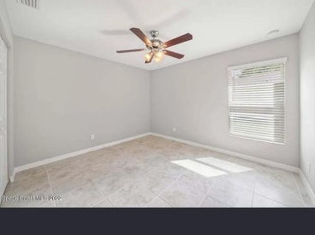 1 room unfurnished