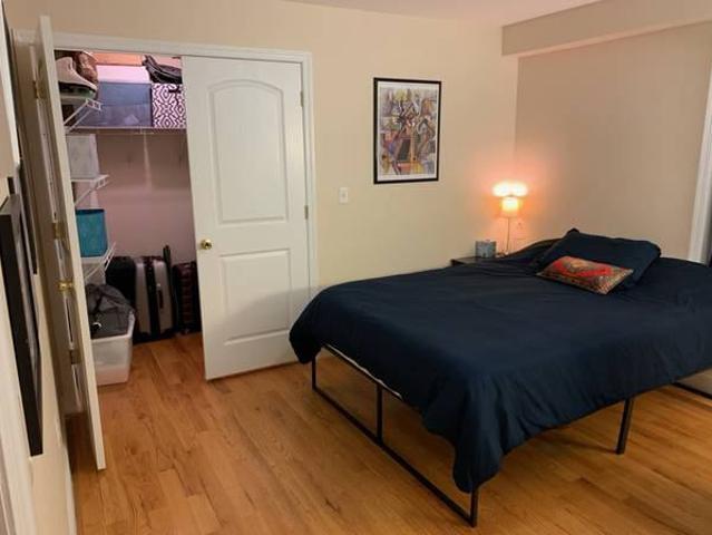 1 Roomfor Rent in Well Kept Building and Great L