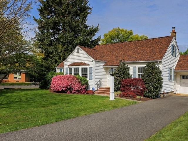 1 Roselle Ave