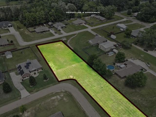 1 Starlite Dr, Texarkana, TX 75501