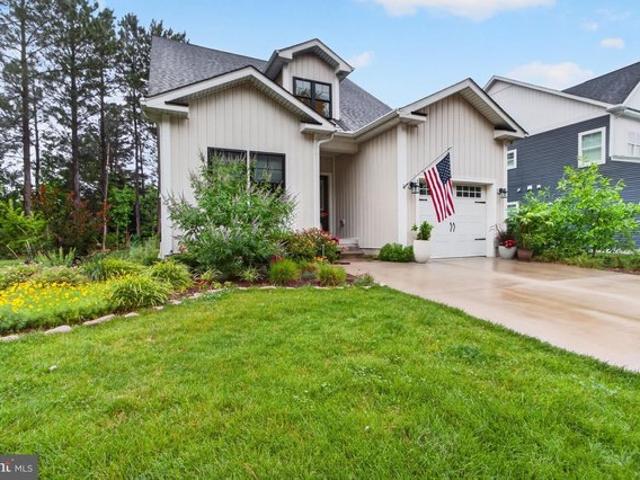 1 Stingray Harbor Dr, Ocean View, DE 19970