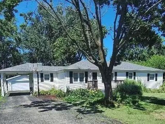 1 Story Deerfield, IL 15258 W Walnut Dr