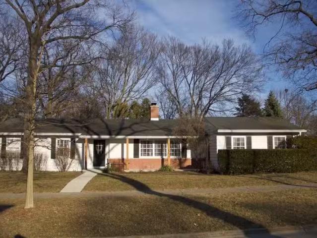 1 Story Lake Forest, IL 616 Greenview Pl