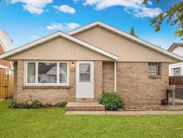 1 Story, Single Family/Detach South Milwaukee, WI 1408 Mani.