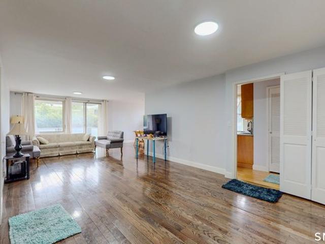 1 Strawberry Hill Ct Apt 1H, Stamford, CT 06902