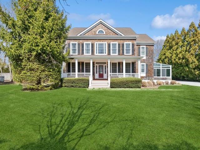 1 Sunset Ave, East Quogue, NY 11942