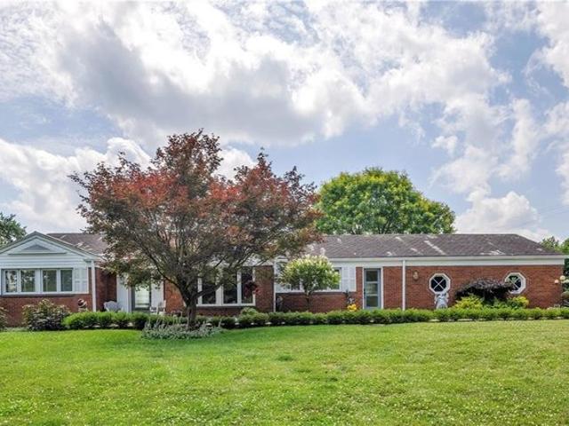 1 Swallow Hill Rd, Carnegie, PA 15106