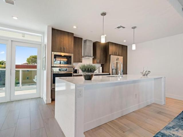 1 S Palmway #204, Lake Worth Beach, FL 33460