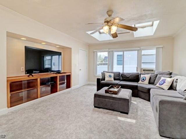 1 Salem Place, Livingston, US, NJ