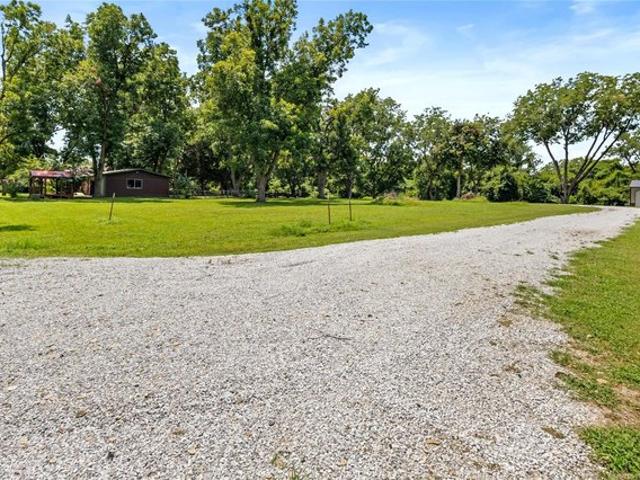 1 Saltsman Ln, Eufaula, OK 74432