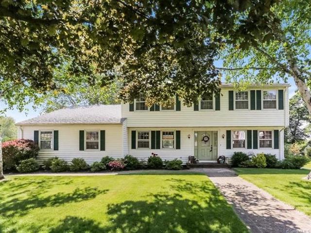 1 Scenic View Dr, Middletown, CT 06457