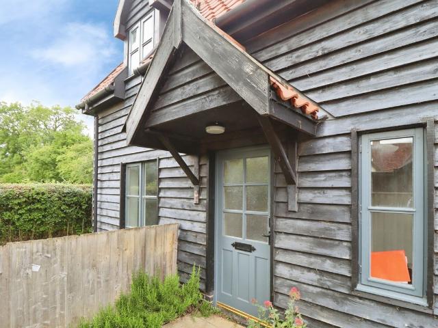 1 Scotts Yard, Combs, Stowmarket IP14, 2 bed detached house to rent, £1,250 pcm | PrimeLocation