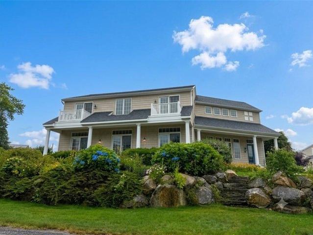 1 Sea Crest Dr, Narragansett, RI 02882