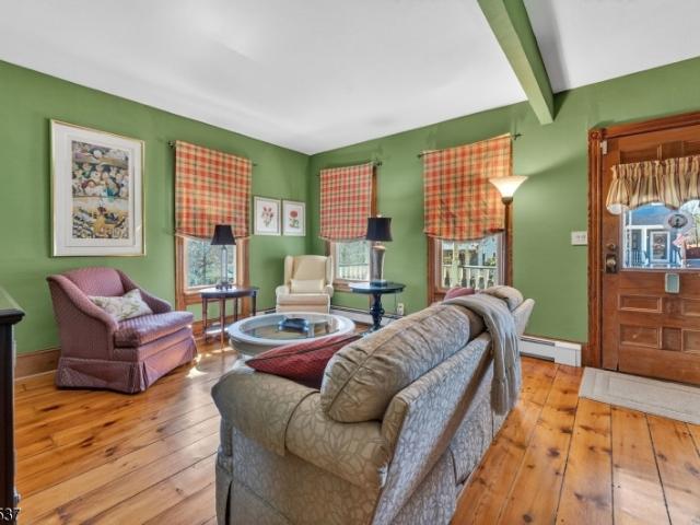 1 Seal St