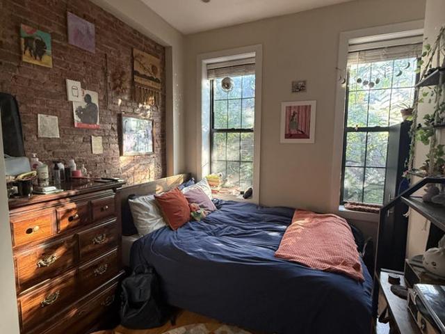1 Small Room available in large apartment