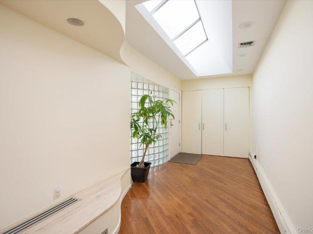 1 Somerset Drive N