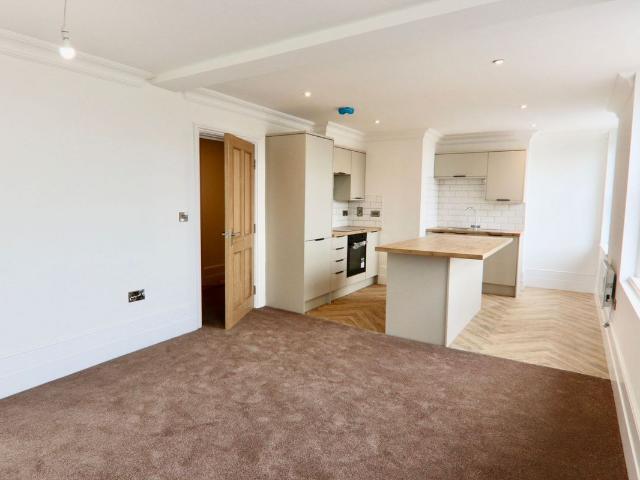 1 South Parade WF1, 2 bed flat to rent, £1,100 pcm | PrimeLocation