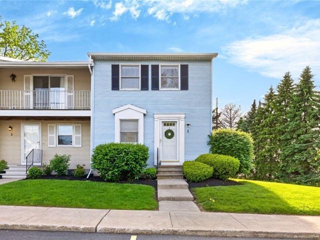 1 Southfield Dr, Webster, NY 14580