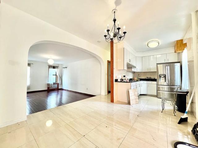 1 space room for rent Sunnyside