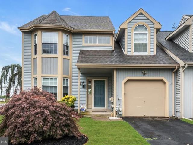 1 Spruce Ct, Newtown, PA 18940