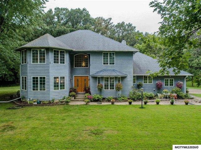 1 Twin Oak Ln, Mason City, IA 50401