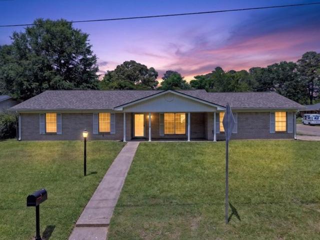 1 Tanglewood Ct, Longview, TX 75604