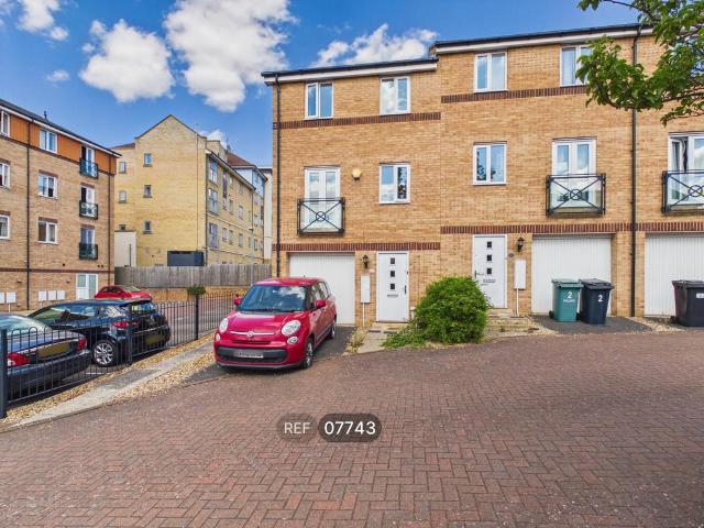 1, Teasel Way, Peterborough, PE7 8NU 3 bed property to rent £1,195 pcm £276 pw