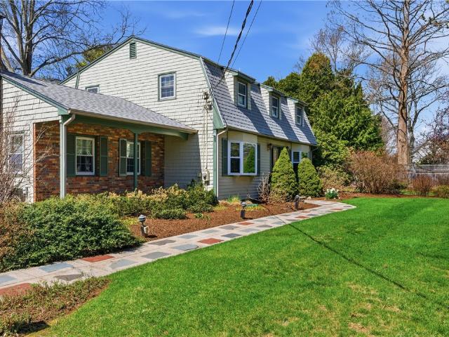 1 Thomas Dr, Cumberland, RI 02864 | MLS #1410 | Compass