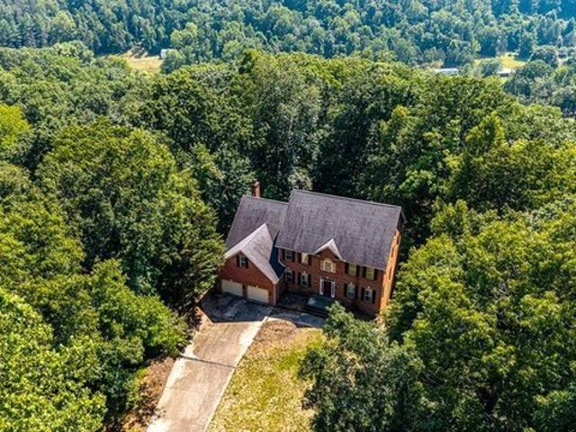 1 Timberwood Dr, Scott Depot, WV 25560