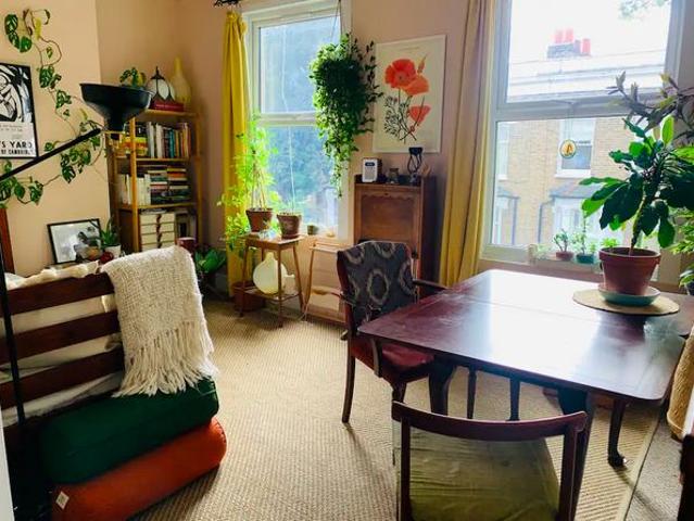 1 to 3 week sublet in Peckham flat whole flat